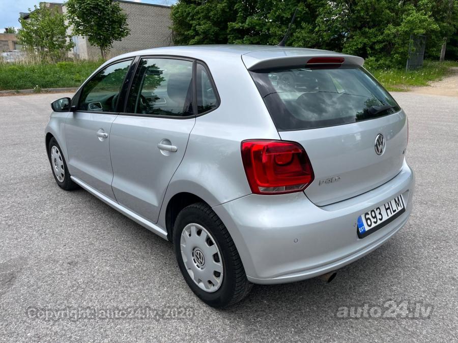 Pelēks Volkswagen Polo 2010 Tallina, ar dzinēja tilpumu 1.60 L un nobraukumu 220 tūkst. km par 3300 €, foto 4 vietnē AUTOMOTO.COM.LV