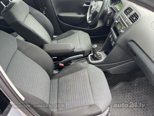 Grey Volkswagen Polo 2010 in Tallinn, with an engine capacity of 1.60 L and mileage of 220 thousand km for 3300 €, photo 5 on AUTOMOTO.COM.LV