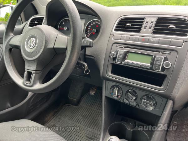 Grey Volkswagen Polo 2010 in Tallinn, with an engine capacity of 1.60 L and mileage of 220 thousand km for 3300 €, photo 6 on AUTOMOTO.COM.LV