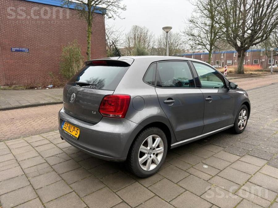Grey Volkswagen Polo 2010 in Cesis, with an engine capacity of 1.40 L and mileage of 0 thousand km for 5990 €, photo 4 on AUTOMOTO.COM.LV