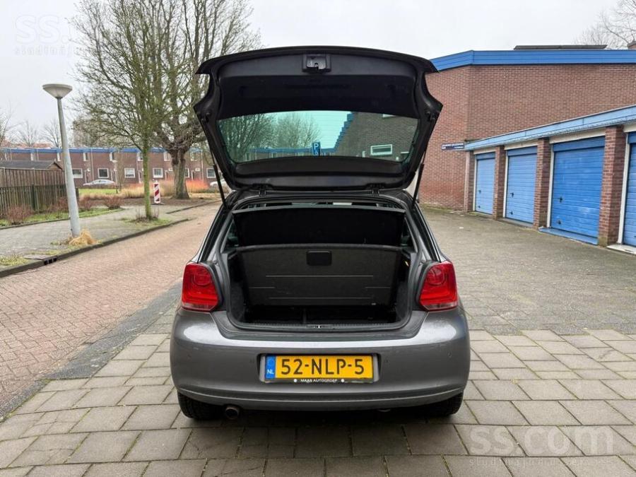 Grey Volkswagen Polo 2010 in Cesis, with an engine capacity of 1.40 L and mileage of 0 thousand km for 5990 €, photo 8 on AUTOMOTO.COM.LV