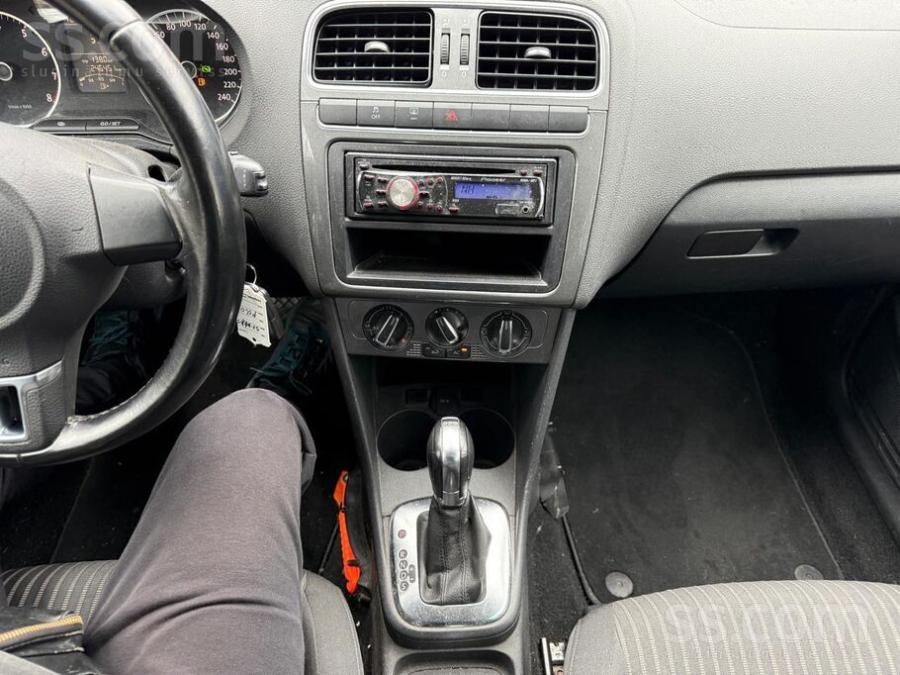 Grey Volkswagen Polo 2010 in Cesis, with an engine capacity of 1.40 L and mileage of 0 thousand km for 5990 €, photo 16 on AUTOMOTO.COM.LV