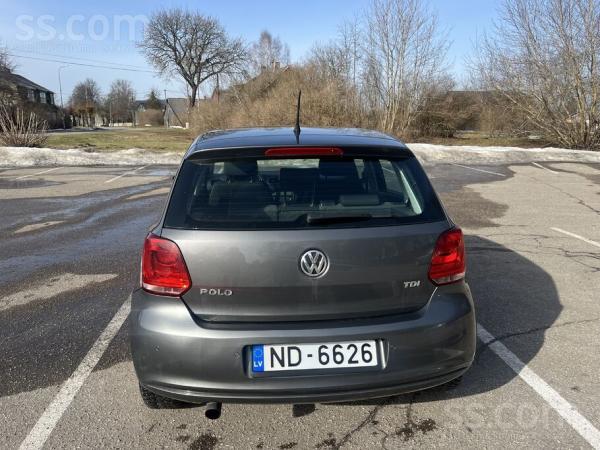 Grey Volkswagen Polo 2010 in Kuldiga, with an engine capacity of 1.60 L and mileage of 239 thousand km for 4000 €, photo 5 on AUTOMOTO.COM.LV