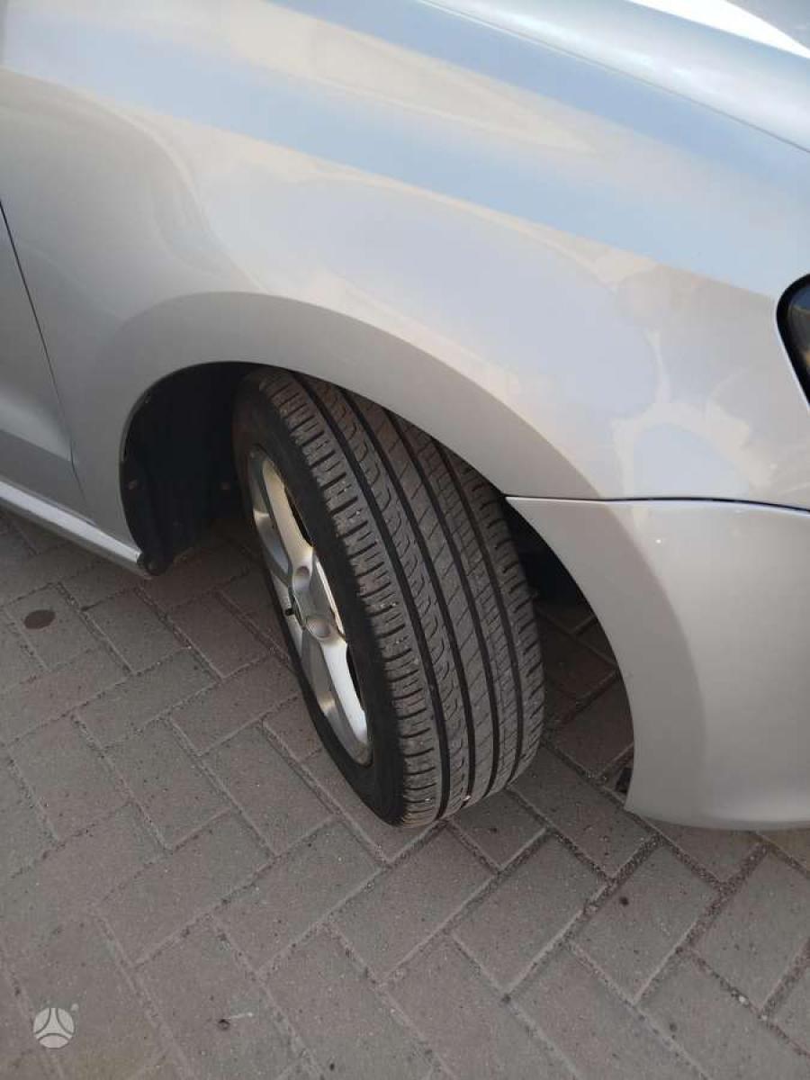 Grey Volkswagen Polo 2010 in Kaunas, with an engine capacity of 1.20 L and mileage of 175 thousand km for 2700 €, photo 10 on AUTOMOTO.COM.LV