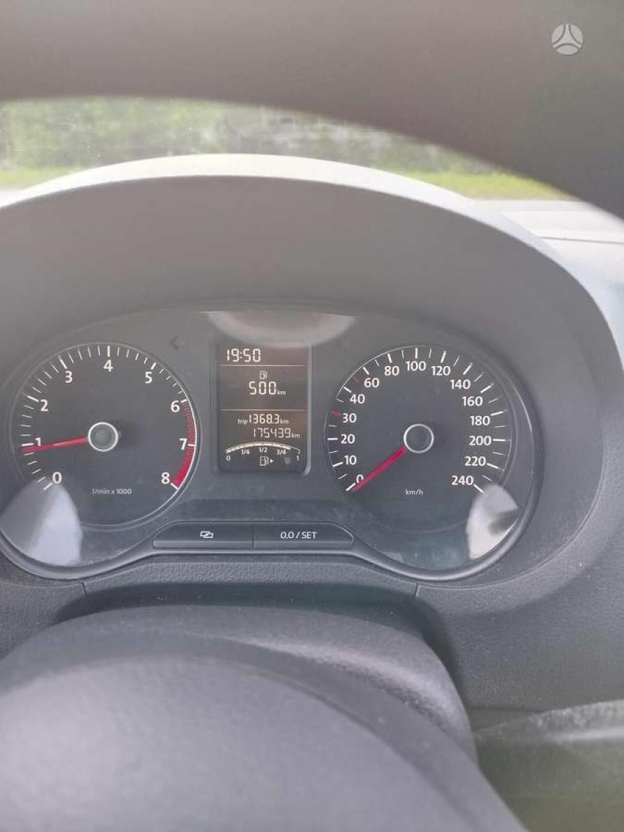 Grey Volkswagen Polo 2010 in Kaunas, with an engine capacity of 1.20 L and mileage of 175 thousand km for 2700 €, photo 15 on AUTOMOTO.COM.LV