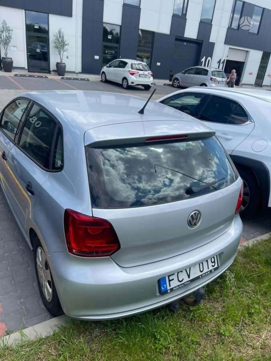 Pelēks Volkswagen Polo 2010 Viļņa, ar dzinēja tilpumu 1.20 L un nobraukumu 129 tūkst. km par 3100 €, foto 5 vietnē AUTOMOTO.COM.LV