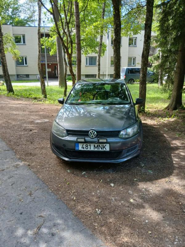 Grey Volkswagen Polo 2010 in Tallinn, with an engine capacity of 1.20 L and mileage of 136 thousand km for 3000 €, photo 1 on AUTOMOTO.COM.LV