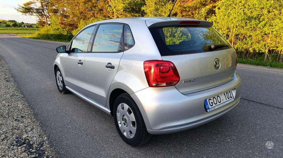 Pelēks Volkswagen Polo 2010 Viļņa, ar dzinēja tilpumu 1.60 L un nobraukumu 333 tūkst. km par 3000 €, foto 4 vietnē AUTOMOTO.COM.LV