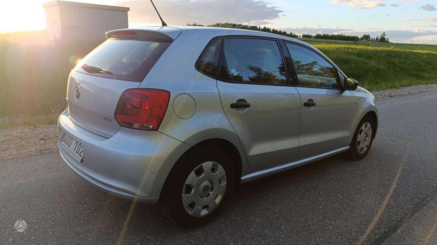 Pelēks Volkswagen Polo 2010 Viļņa, ar dzinēja tilpumu 1.60 L un nobraukumu 333 tūkst. km par 3000 €, foto 5 vietnē AUTOMOTO.COM.LV