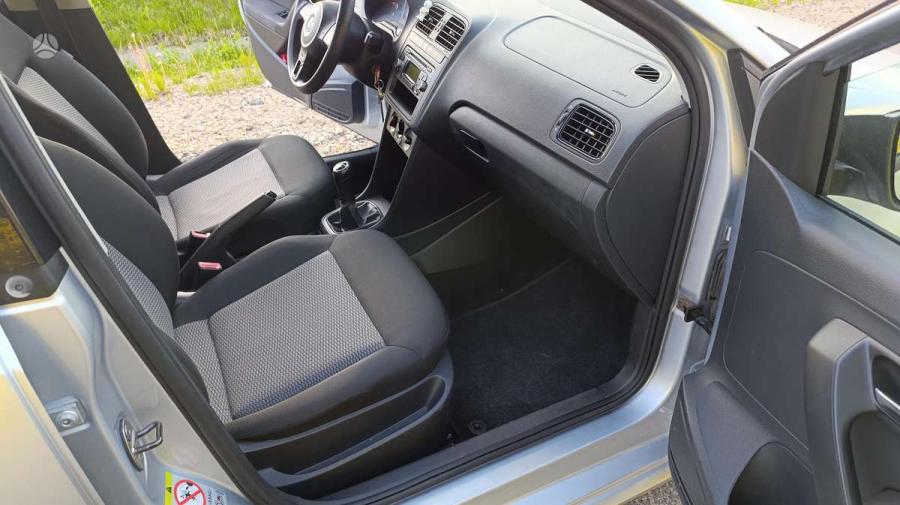 Pelēks Volkswagen Polo 2010 Viļņa, ar dzinēja tilpumu 1.60 L un nobraukumu 333 tūkst. km par 3000 €, foto 12 vietnē AUTOMOTO.COM.LV