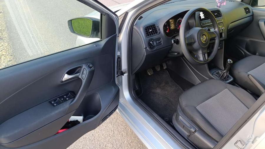 Pelēks Volkswagen Polo 2010 Viļņa, ar dzinēja tilpumu 1.60 L un nobraukumu 333 tūkst. km par 3000 €, foto 16 vietnē AUTOMOTO.COM.LV