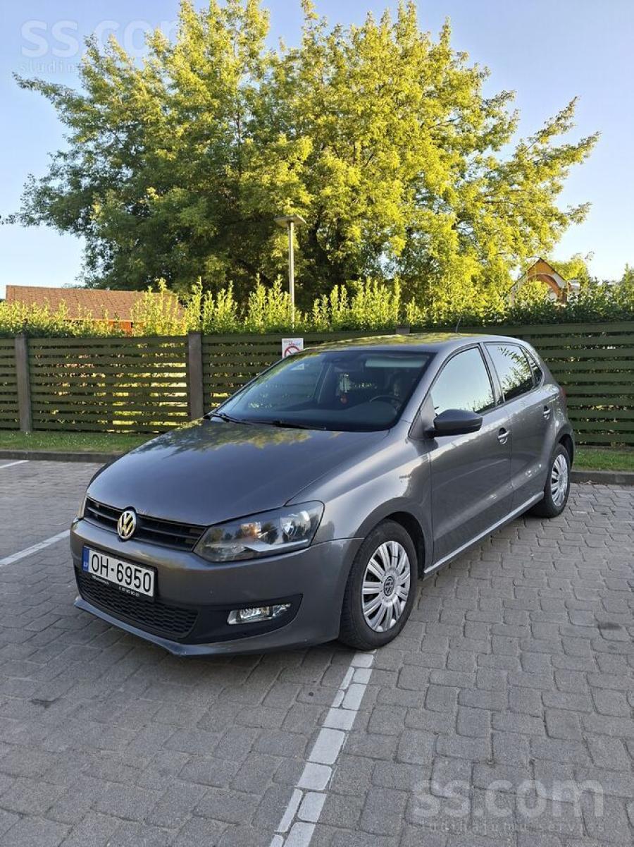 Grey Volkswagen Polo 2010 in Jelgava, with an engine capacity of 1.20 L and mileage of 259 thousand km for 1900 €, photo 1 on AUTOMOTO.COM.LV