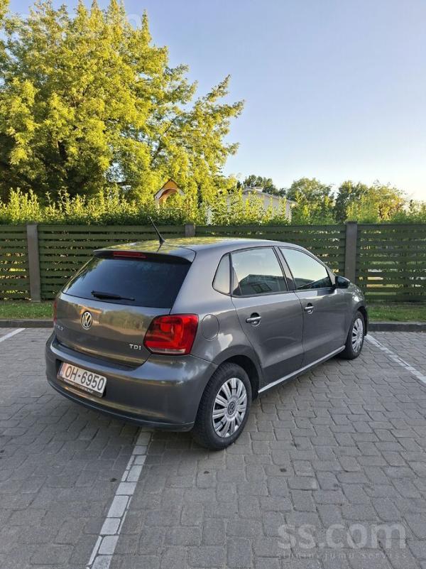 Grey Volkswagen Polo 2010 in Jelgava, with an engine capacity of 1.20 L and mileage of 259 thousand km for 1900 €, photo 3 on AUTOMOTO.COM.LV