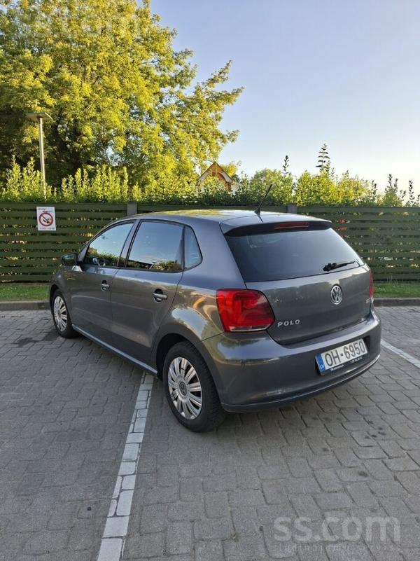Grey Volkswagen Polo 2010 in Jelgava, with an engine capacity of 1.20 L and mileage of 259 thousand km for 1900 €, photo 4 on AUTOMOTO.COM.LV