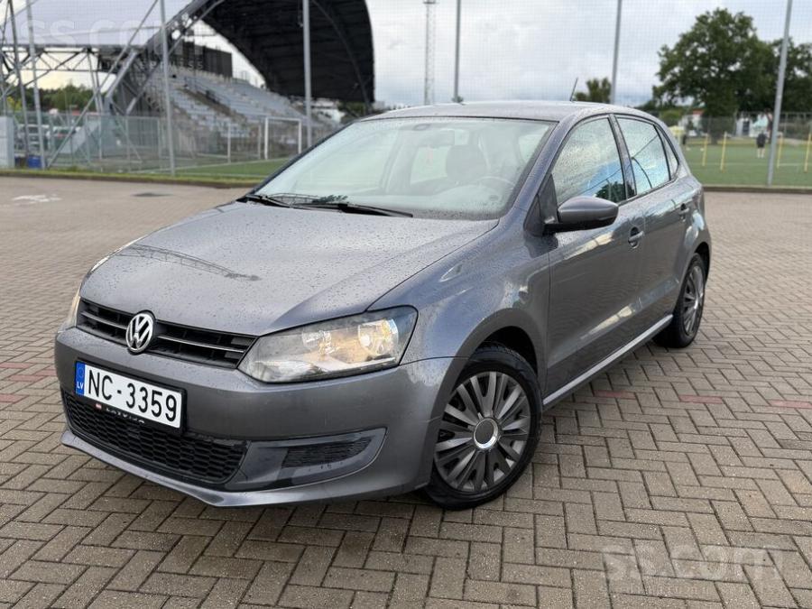 Grey Volkswagen Polo 2010 in Valmiera, with an engine capacity of 1.60 L and mileage of 300 thousand km for 3150 €, photo 1 on AUTOMOTO.COM.LV