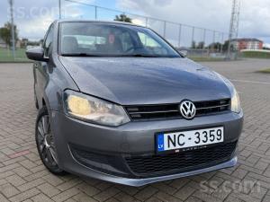 Grey Volkswagen Polo 2010 in Valmiera, with an engine capacity of 1.60 L and mileage of 300 thousand km for 3150 €, photo 5 on AUTOMOTO.COM.LV
