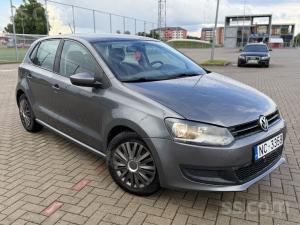 Grey Volkswagen Polo 2010 in Valmiera, with an engine capacity of 1.60 L and mileage of 300 thousand km for 3150 €, photo 6 on AUTOMOTO.COM.LV