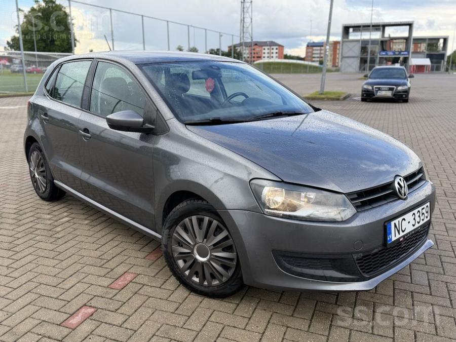 Grey Volkswagen Polo 2010 in Valmiera, with an engine capacity of 1.60 L and mileage of 300 thousand km for 3150 €, photo 6 on AUTOMOTO.COM.LV