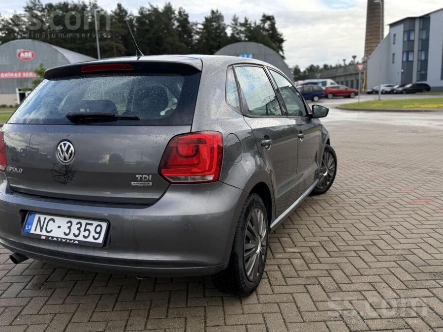 Grey Volkswagen Polo 2010 in Valmiera, with an engine capacity of 1.60 L and mileage of 300 thousand km for 3150 €, photo 11 on AUTOMOTO.COM.LV