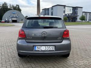 Grey Volkswagen Polo 2010 in Valmiera, with an engine capacity of 1.60 L and mileage of 300 thousand km for 3150 €, photo 13 on AUTOMOTO.COM.LV
