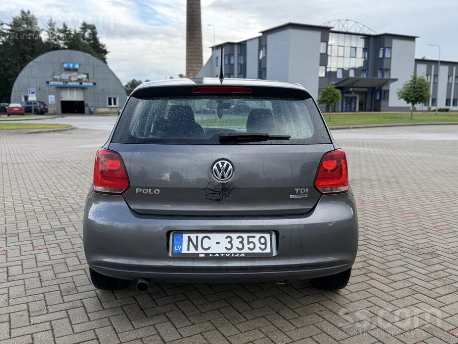 Grey Volkswagen Polo 2010 in Valmiera, with an engine capacity of 1.60 L and mileage of 300 thousand km for 3150 €, photo 13 on AUTOMOTO.COM.LV
