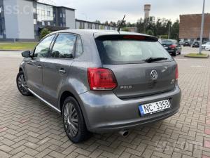 Grey Volkswagen Polo 2010 in Valmiera, with an engine capacity of 1.60 L and mileage of 300 thousand km for 3150 €, photo 14 on AUTOMOTO.COM.LV