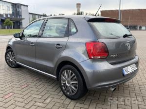 Grey Volkswagen Polo 2010 in Valmiera, with an engine capacity of 1.60 L and mileage of 300 thousand km for 3150 €, photo 15 on AUTOMOTO.COM.LV