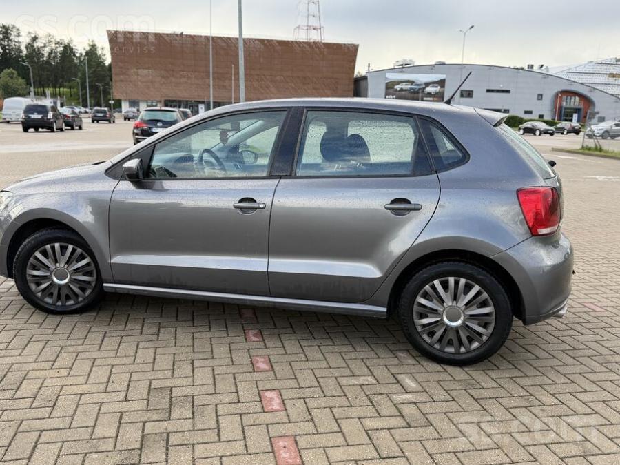 Grey Volkswagen Polo 2010 in Valmiera, with an engine capacity of 1.60 L and mileage of 300 thousand km for 3150 €, photo 18 on AUTOMOTO.COM.LV