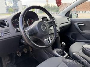 Grey Volkswagen Polo 2010 in Valmiera, with an engine capacity of 1.60 L and mileage of 300 thousand km for 3150 €, photo 20 on AUTOMOTO.COM.LV