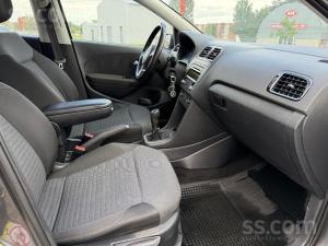 Grey Volkswagen Polo 2010 in Valmiera, with an engine capacity of 1.60 L and mileage of 300 thousand km for 3150 €, photo 22 on AUTOMOTO.COM.LV