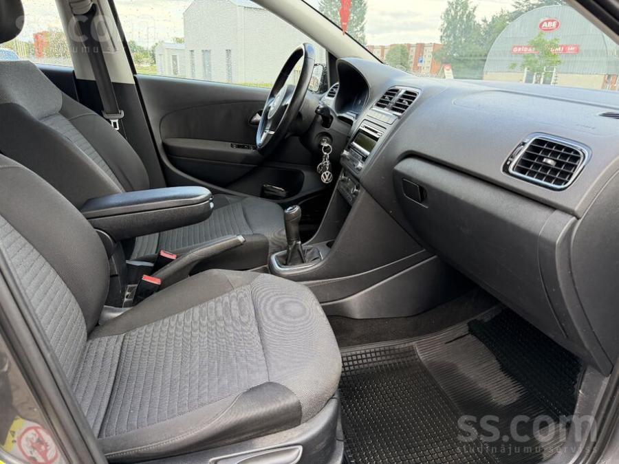 Grey Volkswagen Polo 2010 in Valmiera, with an engine capacity of 1.60 L and mileage of 300 thousand km for 3150 €, photo 22 on AUTOMOTO.COM.LV