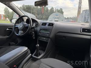 Grey Volkswagen Polo 2010 in Valmiera, with an engine capacity of 1.60 L and mileage of 300 thousand km for 3150 €, photo 23 on AUTOMOTO.COM.LV