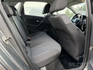 Grey Volkswagen Polo 2010 in Valmiera, with an engine capacity of 1.60 L and mileage of 300 thousand km for 3150 €, photo 25 on AUTOMOTO.COM.LV