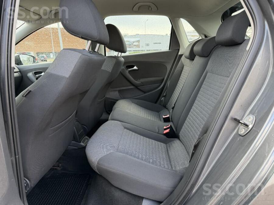 Grey Volkswagen Polo 2010 in Valmiera, with an engine capacity of 1.60 L and mileage of 300 thousand km for 3150 €, photo 26 on AUTOMOTO.COM.LV