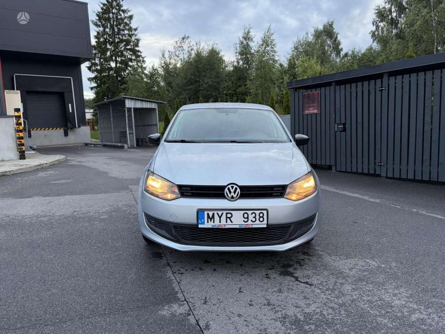 Grey Volkswagen Polo 2010 in Vilnius, with an engine capacity of 1.20 L and mileage of 232 thousand km for 3200 €, photo 3 on AUTOMOTO.COM.LV