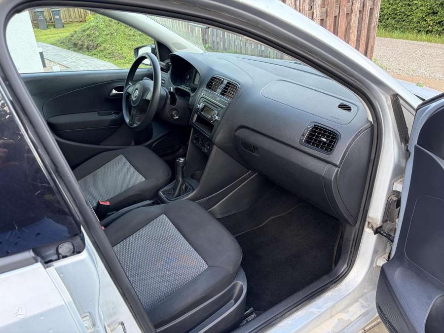Grey Volkswagen Polo 2010 in Vilnius, with an engine capacity of 1.20 L and mileage of 232 thousand km for 3200 €, photo 11 on AUTOMOTO.COM.LV
