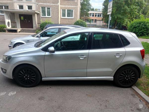 Grey Volkswagen Polo 2010 in Kaunas, with an engine capacity of 1.20 L and mileage of 267 thousand km for 2899 €, photo 6 on AUTOMOTO.COM.LV