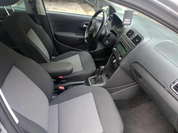 Grey Volkswagen Polo 2010 in Kaunas, with an engine capacity of 1.20 L and mileage of 267 thousand km for 2899 €, photo 9 on AUTOMOTO.COM.LV