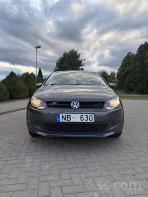 Grey Volkswagen Polo 2010 in Cesis, with an engine capacity of 1.60 L and mileage of 270 thousand km for 4000 €, photo 3 on AUTOMOTO.COM.LV