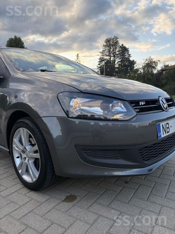 Grey Volkswagen Polo 2010 in Cesis, with an engine capacity of 1.60 L and mileage of 270 thousand km for 4000 €, photo 4 on AUTOMOTO.COM.LV