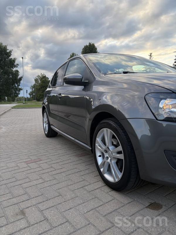 Grey Volkswagen Polo 2010 in Cesis, with an engine capacity of 1.60 L and mileage of 270 thousand km for 4000 €, photo 5 on AUTOMOTO.COM.LV