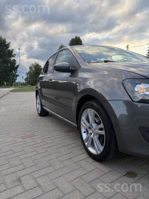 Grey Volkswagen Polo 2010 in Cesis, with an engine capacity of 1.60 L and mileage of 270 thousand km for 4000 €, photo 5 on AUTOMOTO.COM.LV