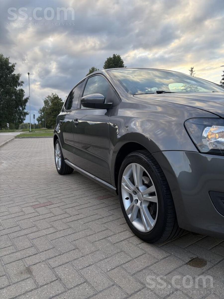 Grey Volkswagen Polo 2010 in Cesis, with an engine capacity of 1.60 L and mileage of 270 thousand km for 4000 €, photo 5 on AUTOMOTO.COM.LV