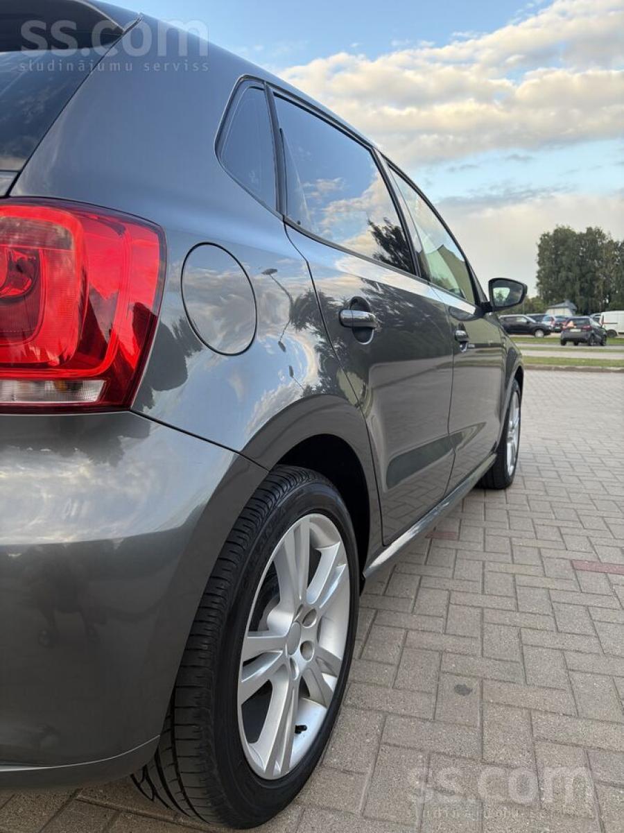 Grey Volkswagen Polo 2010 in Cesis, with an engine capacity of 1.60 L and mileage of 270 thousand km for 4000 €, photo 7 on AUTOMOTO.COM.LV
