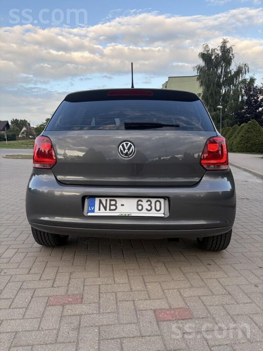 Grey Volkswagen Polo 2010 in Cesis, with an engine capacity of 1.60 L and mileage of 270 thousand km for 4000 €, photo 8 on AUTOMOTO.COM.LV