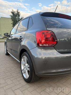 Grey Volkswagen Polo 2010 in Cesis, with an engine capacity of 1.60 L and mileage of 270 thousand km for 4000 €, photo 9 on AUTOMOTO.COM.LV