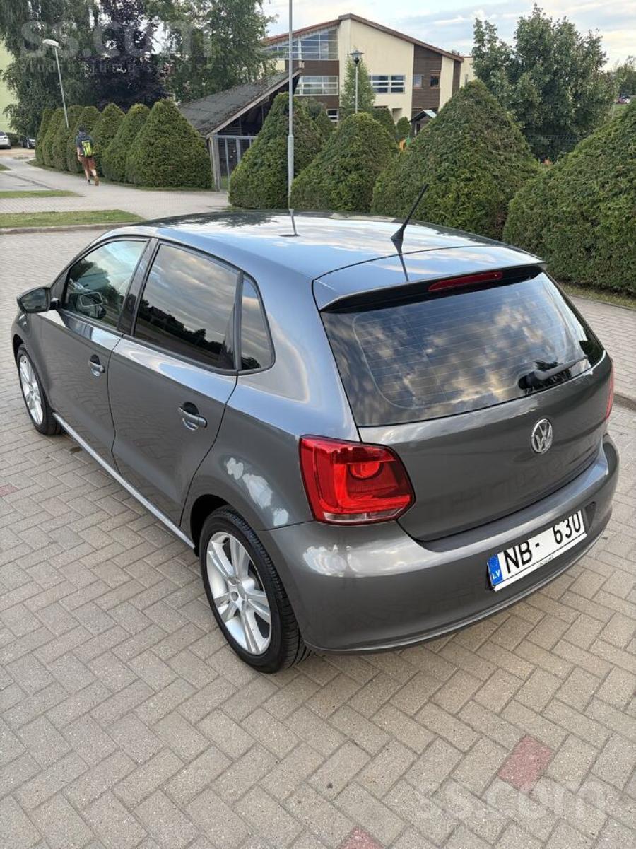 Grey Volkswagen Polo 2010 in Cesis, with an engine capacity of 1.60 L and mileage of 270 thousand km for 4000 €, photo 10 on AUTOMOTO.COM.LV