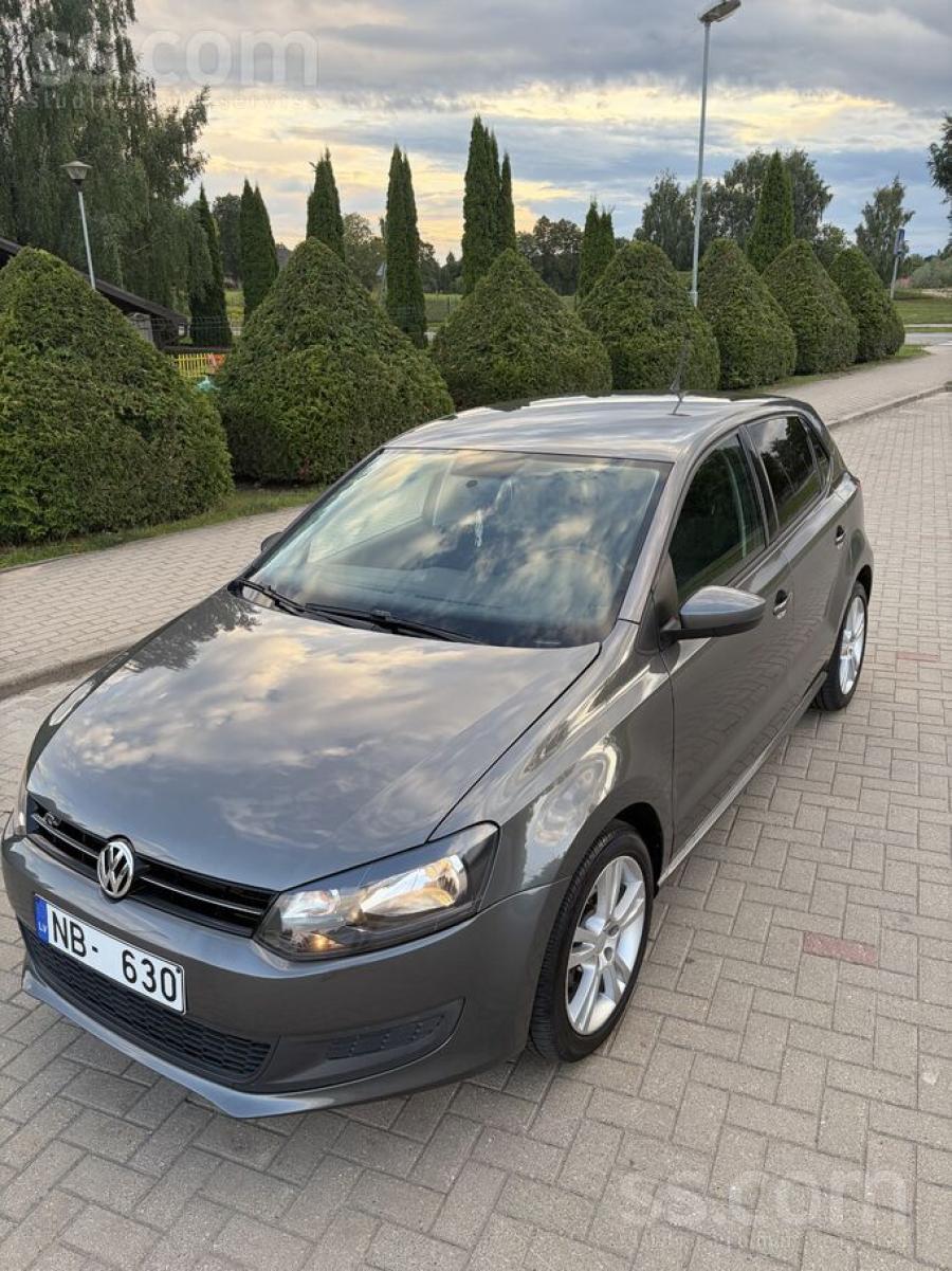 Grey Volkswagen Polo 2010 in Cesis, with an engine capacity of 1.60 L and mileage of 270 thousand km for 4000 €, photo 11 on AUTOMOTO.COM.LV