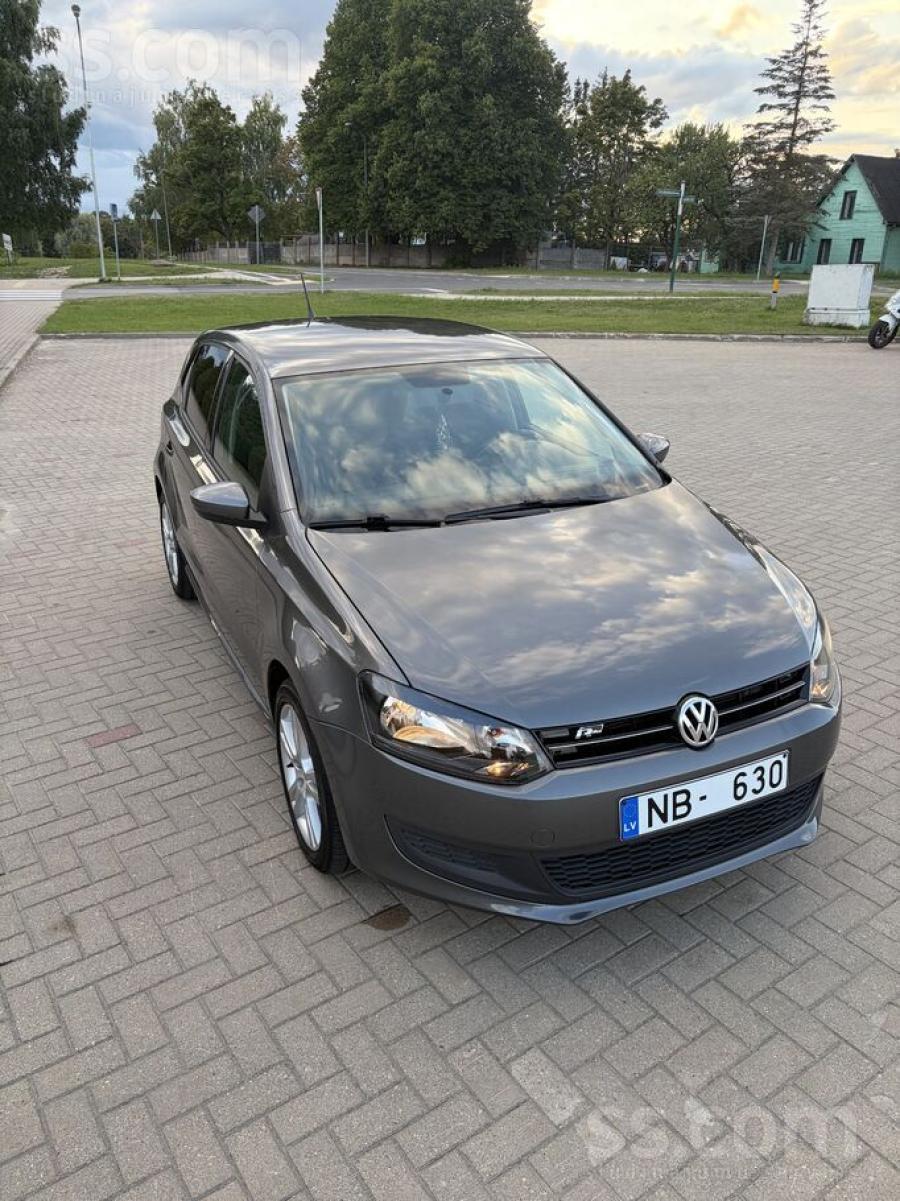 Grey Volkswagen Polo 2010 in Cesis, with an engine capacity of 1.60 L and mileage of 270 thousand km for 4000 €, photo 12 on AUTOMOTO.COM.LV