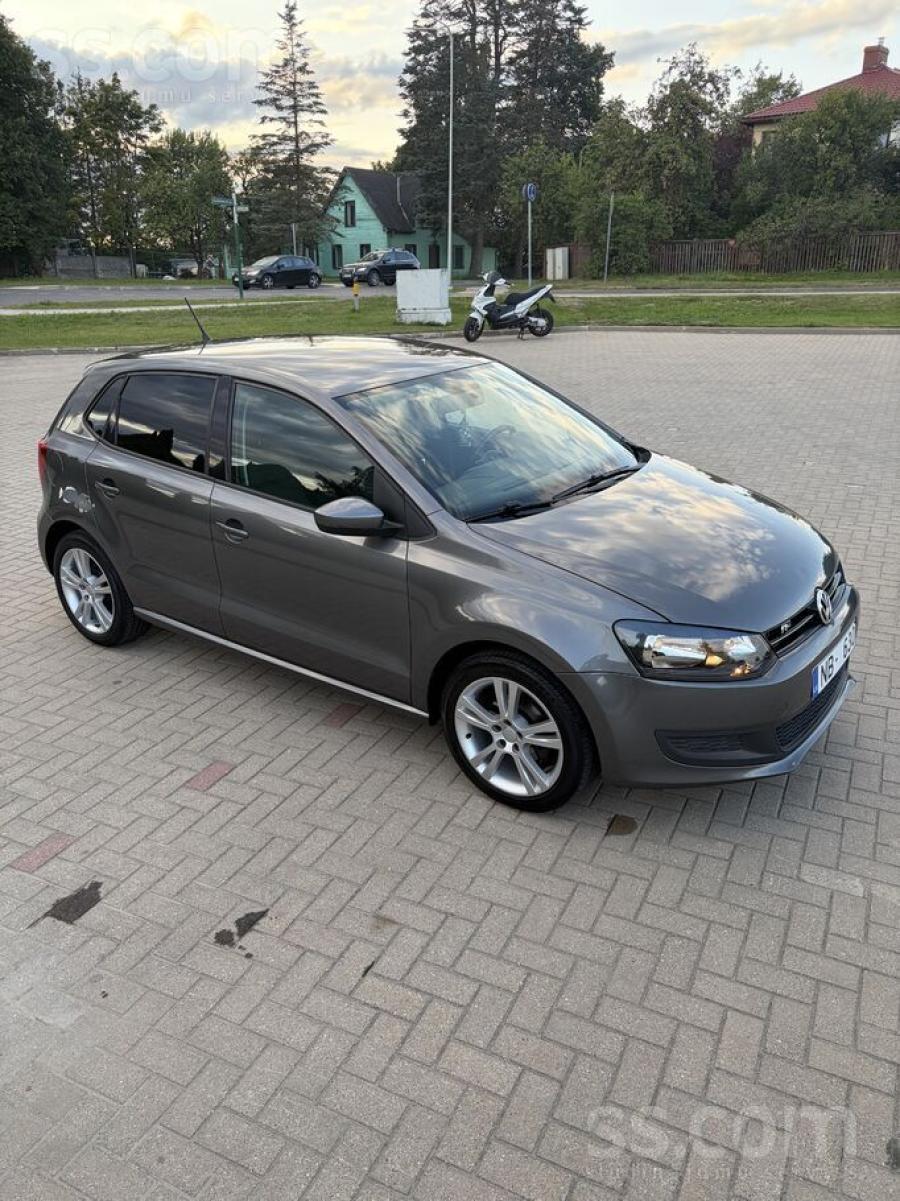 Grey Volkswagen Polo 2010 in Cesis, with an engine capacity of 1.60 L and mileage of 270 thousand km for 4000 €, photo 13 on AUTOMOTO.COM.LV